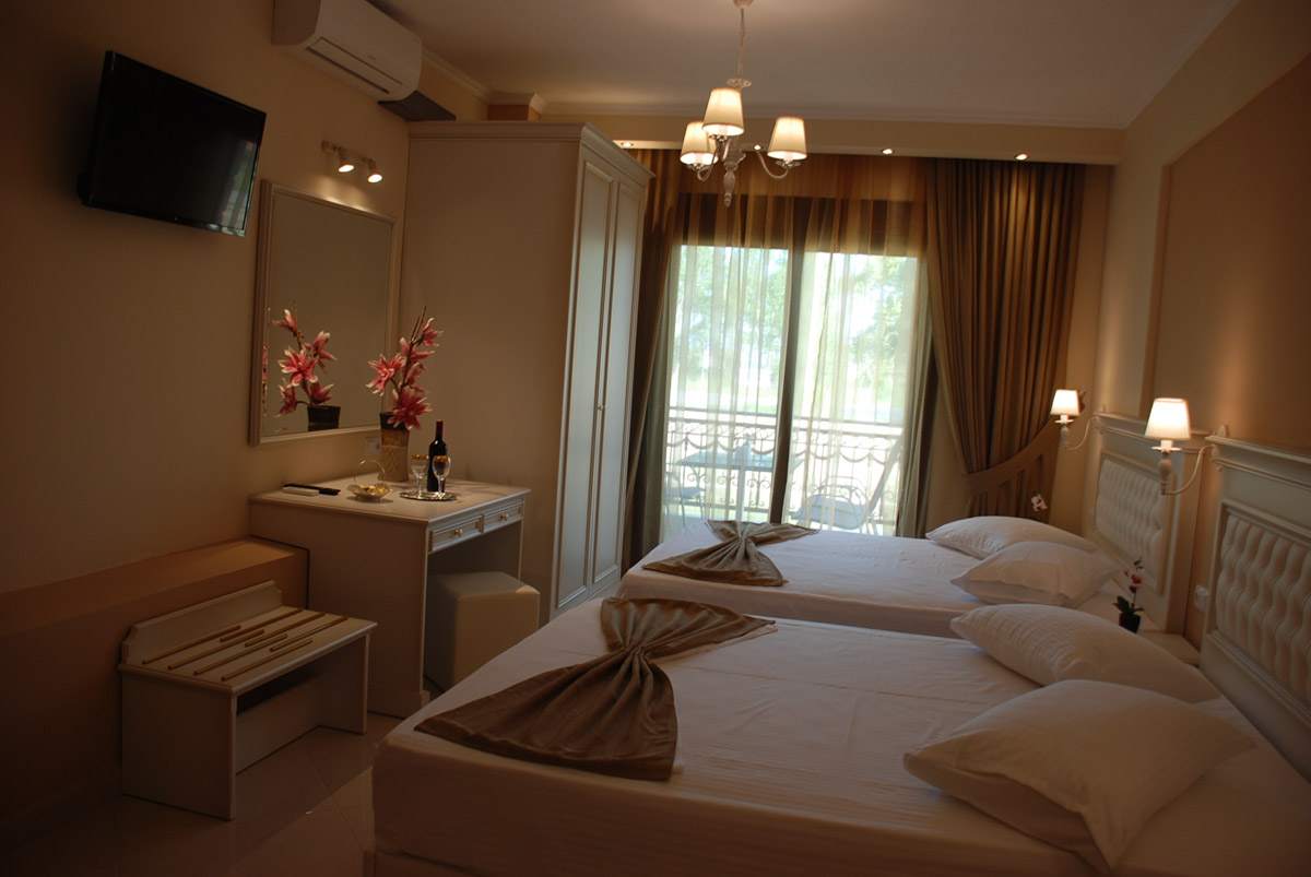 Deluxe Queen Studio | Elxis Luxury Resort located in Nea Vrasna