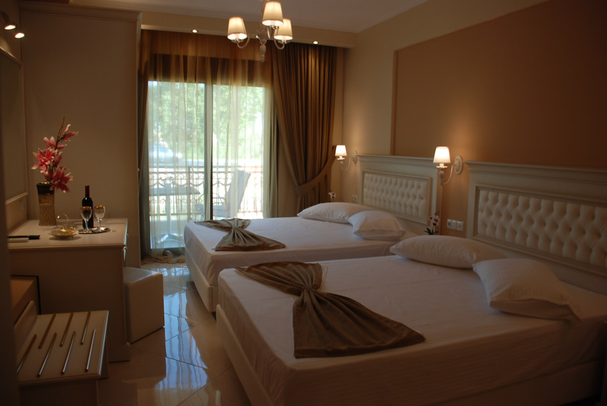 Deluxe Queen Studio | Elxis Luxury Resort located in Nea Vrasna