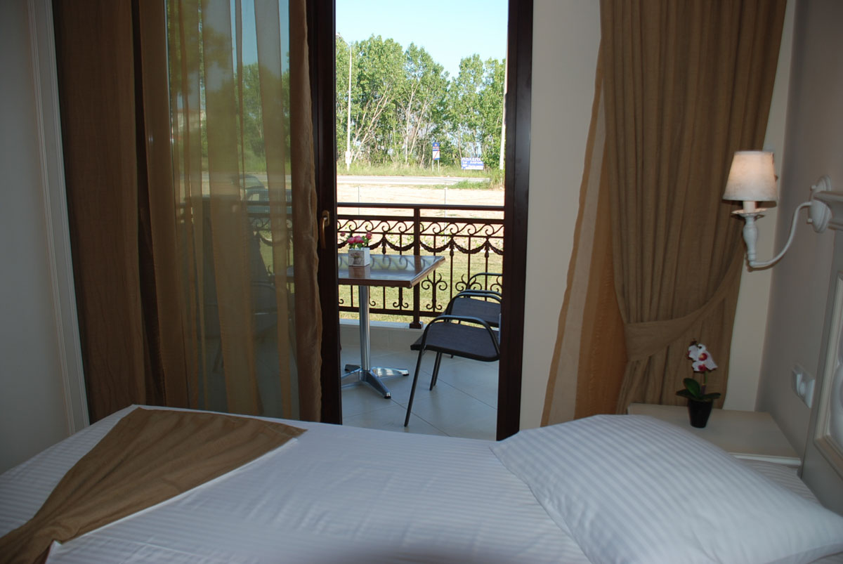 Deluxe Queen Studio | Elxis Luxury Resort located in Nea Vrasna
